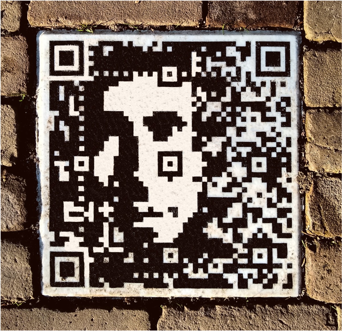 QR code van Chriet Titulaer – Kunst om de Hoek